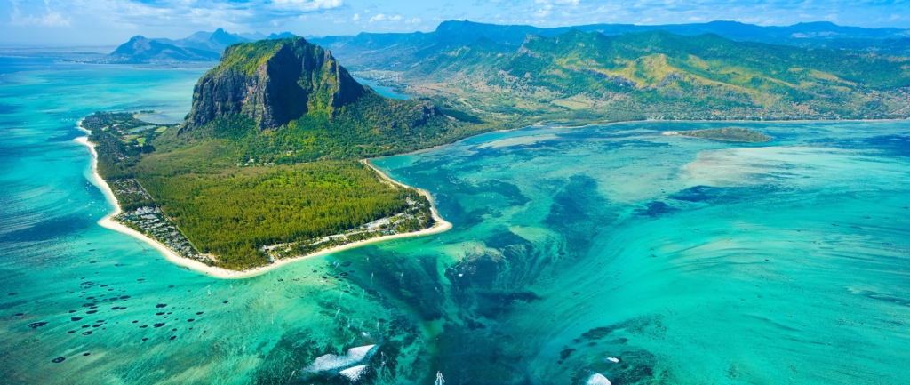 Mauricio | Into Africa